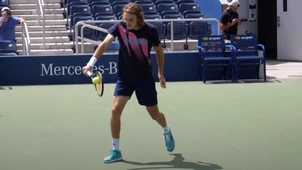 Tennis Backhand: One-Handed vs Two-Handed Guide | My Tennis Expert